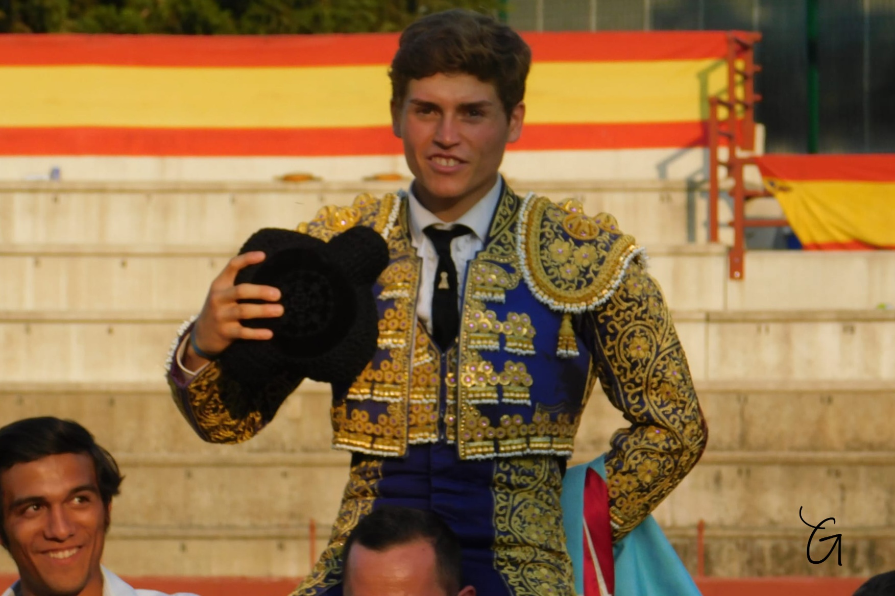 Álvaro Serrano abre la puerta grande de Alalpardo tras cortar las ...